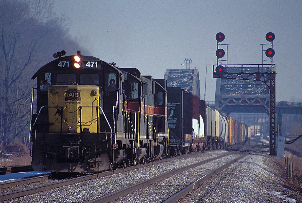 IAIS 471, EMD GP8, (ex ICG 7971 GP7 rebuilt to GP8), Leads Westbound BICB